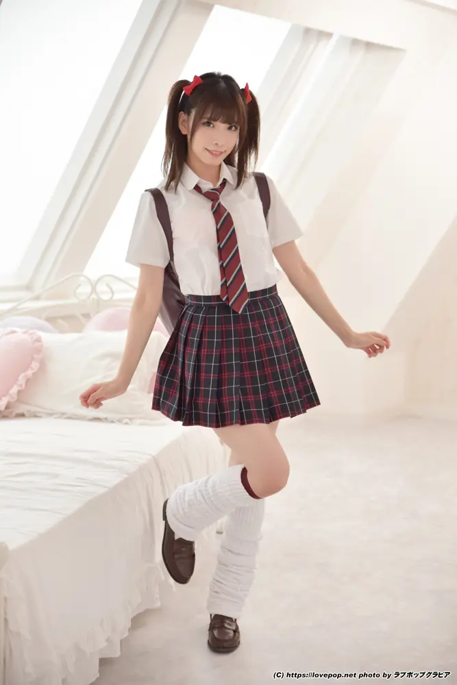 【着エロ】misaco(みさこ)ちゃんの着衣パンチラ！【ラブポップ】